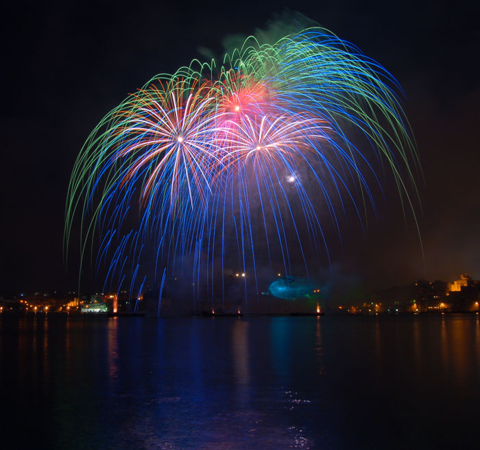 20 Breathtaking Fireworks to Get You Into the New Year's Spirit